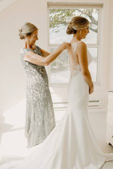 How to Choose Mother of The Bride Dresses: 7 Tips